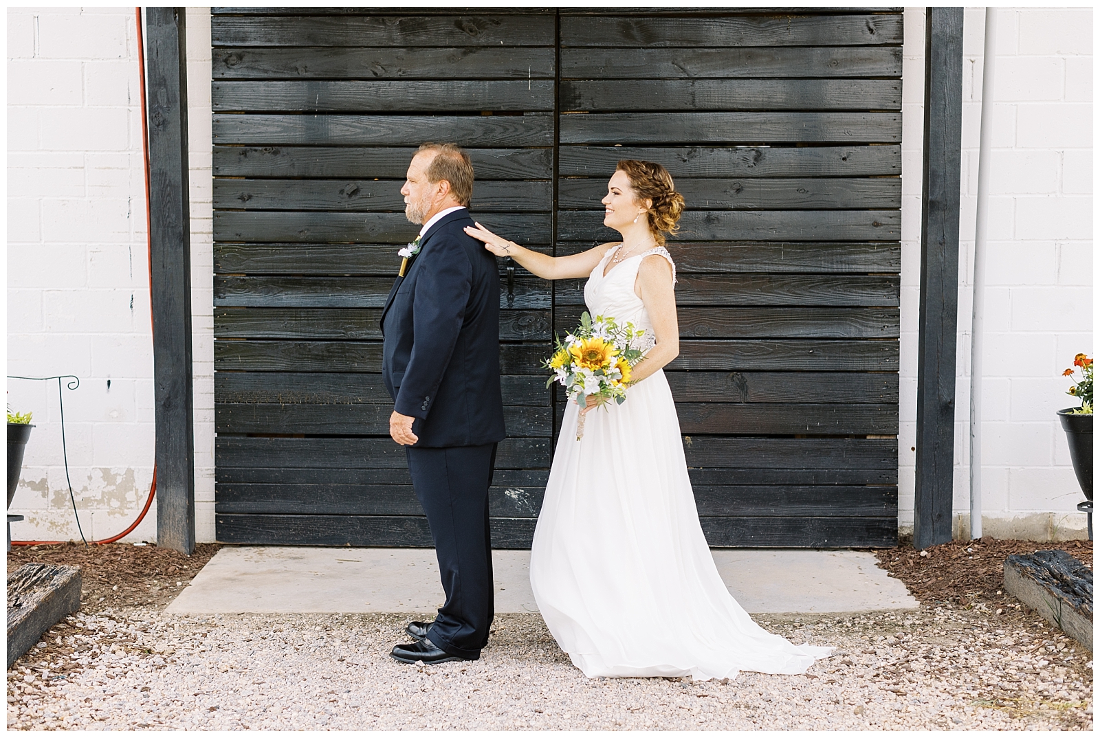 An Amazing Graze Barn Wedding at First Fruits Farm | Patricia & Matt